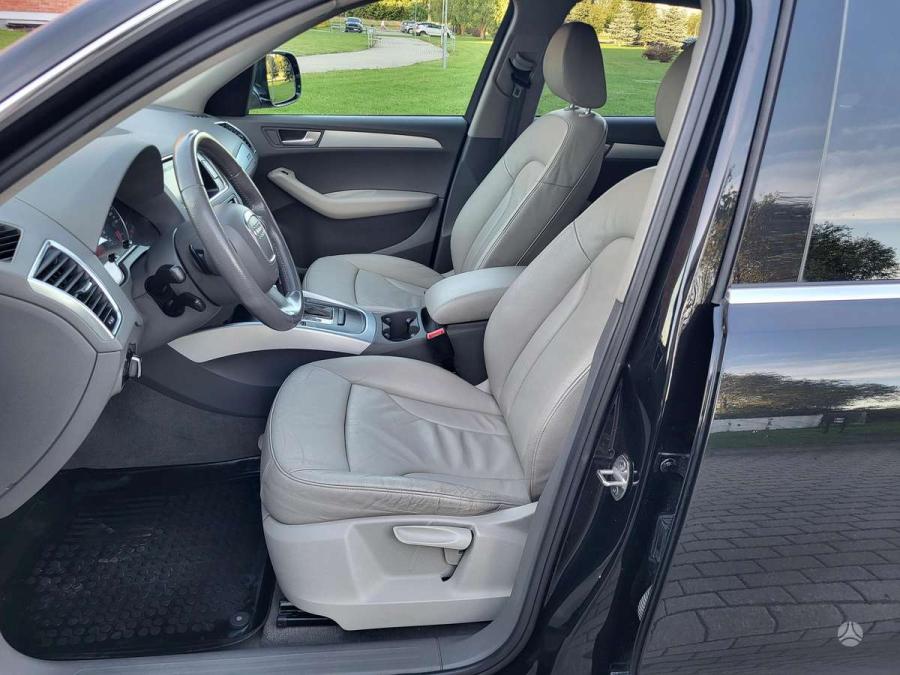 Melns Audi Q5 2010 Šauļi, ar dzinēja tilpumu 2.00 L un nobraukumu 285 tūkst. km par 6990 €, foto 23 vietnē AUTOMOTO.COM.LV