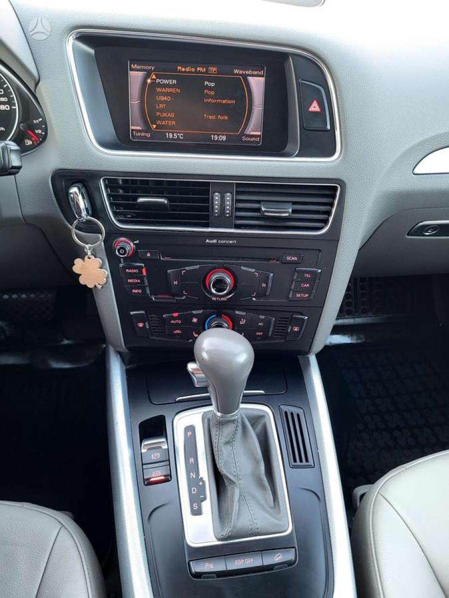 Melns Audi Q5 2010 Šauļi, ar dzinēja tilpumu 2.00 L un nobraukumu 285 tūkst. km par 6990 €, foto 25 vietnē AUTOMOTO.COM.LV