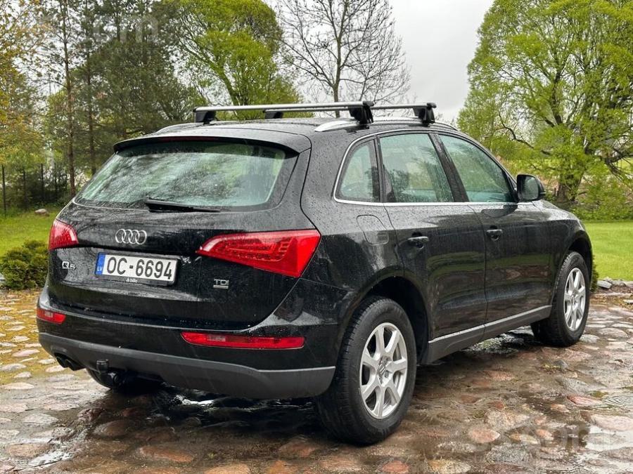 Melns Audi Q5 2011 Saldus, ar dzinēja tilpumu 2.00 L un nobraukumu 161 tūkst. km par 11150 €, foto 5 vietnē AUTOMOTO.COM.LV