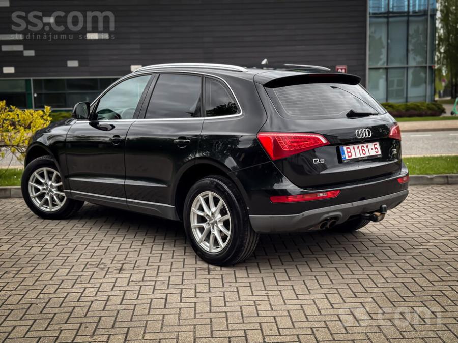 Melns Audi Q5 2011 Jelgava, ar dzinēja tilpumu 2.00 L un nobraukumu 0 tūkst. km par 11990 €, foto 3 vietnē AUTOMOTO.COM.LV