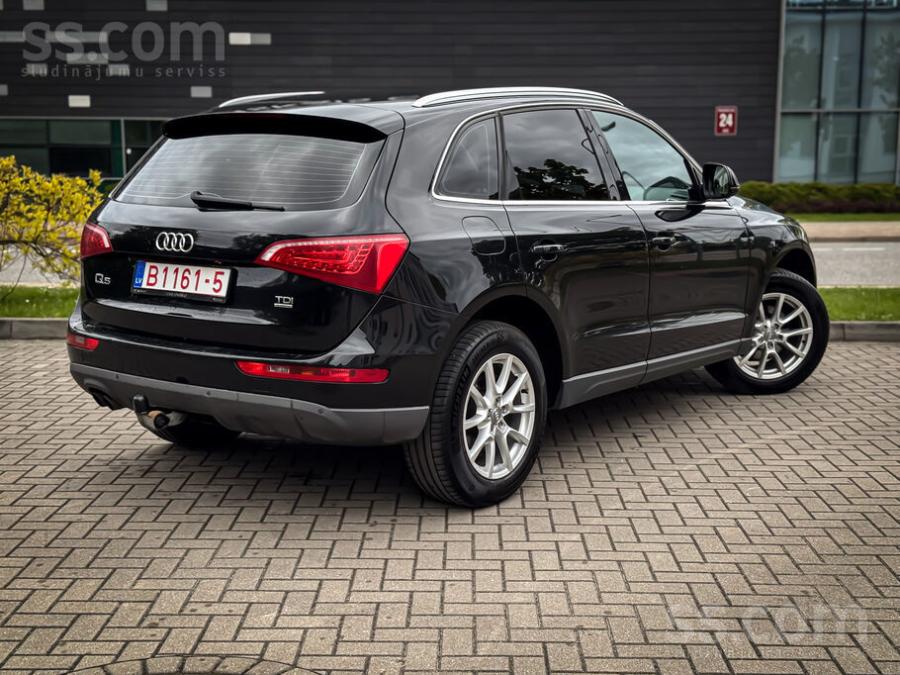 Melns Audi Q5 2011 Jelgava, ar dzinēja tilpumu 2.00 L un nobraukumu 0 tūkst. km par 11990 €, foto 4 vietnē AUTOMOTO.COM.LV
