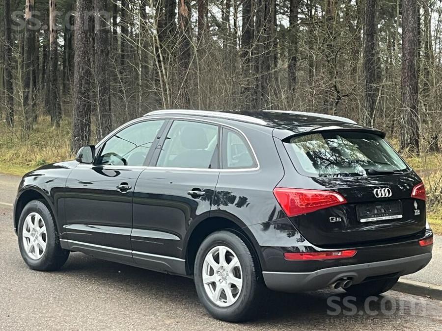 Black Audi Q5 2011 in Valmiera, with an engine capacity of 2.00 L and mileage of 0 thousand km for 11700 €, photo 2 on AUTOMOTO.COM.LV