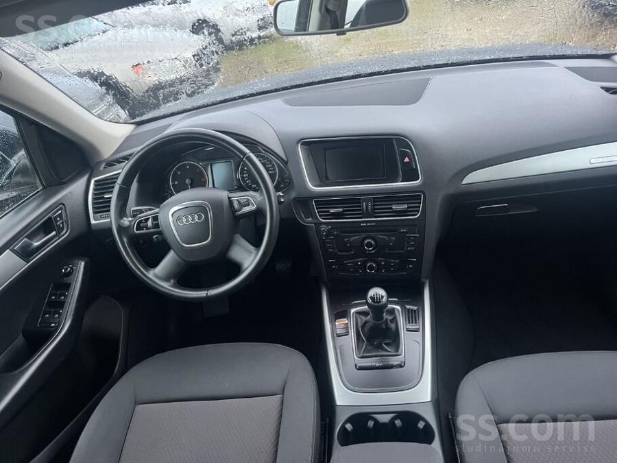 Black Audi Q5 2011 in Valmiera, with an engine capacity of 2.00 L and mileage of 0 thousand km for 11700 €, photo 7 on AUTOMOTO.COM.LV
