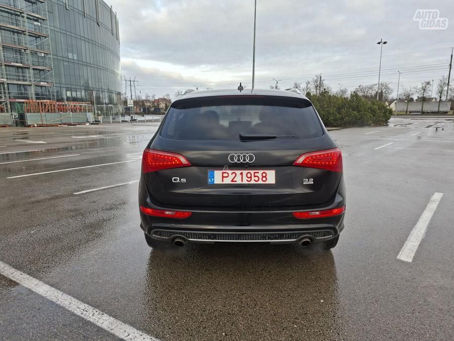 Black Audi Q5 2011 in Siauliai, with an engine capacity of 3.20 L and mileage of 262 thousand km for 7000 €, photo 4 on AUTOMOTO.COM.LV
