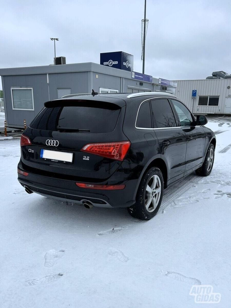 Melns Audi Q5 2011 Viļņa, ar dzinēja tilpumu 3.20 L un nobraukumu 249 tūkst. km par 6900 €, foto 7 vietnē AUTOMOTO.COM.LV