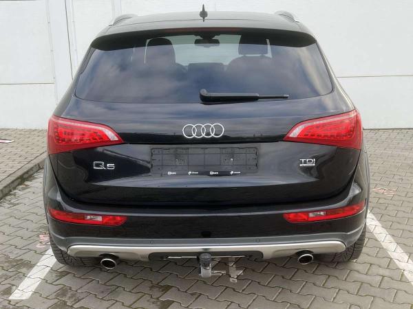 Black Audi Q5 2011 in Kaunas, with an engine capacity of 3.00 L and mileage of 200 thousand km for 11900 €, photo 5 on AUTOMOTO.COM.LV