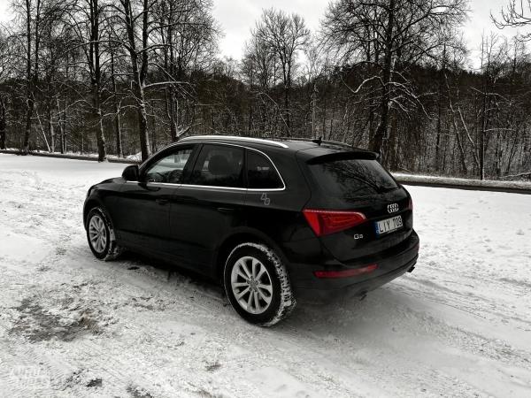 Melns Audi Q5 2011 Viļņa, ar dzinēja tilpumu 2.00 L un nobraukumu 194 tūkst. km par 7400 €, foto 5 vietnē AUTOMOTO.COM.LV