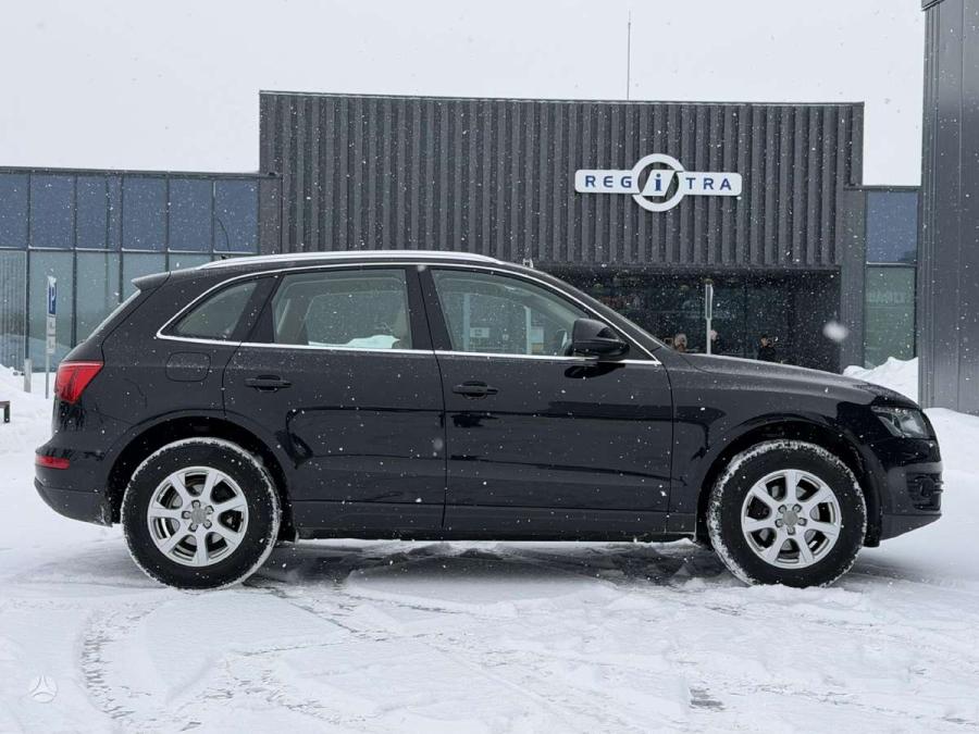 Black Audi Q5 2011 in Siauliai, with an engine capacity of 1.97 L and mileage of 280 thousand km for 10190 €, photo 4 on AUTOMOTO.COM.LV