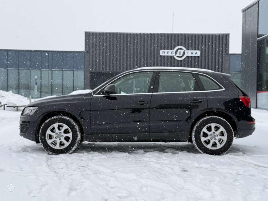 Black Audi Q5 2011 in Siauliai, with an engine capacity of 1.97 L and mileage of 280 thousand km for 10190 €, photo 8 on AUTOMOTO.COM.LV
