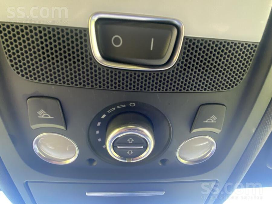 Black Audi Q5 2011 in Riga, with an engine capacity of 3.00 L and mileage of 306 thousand km for 9990 €, photo 18 on AUTOMOTO.COM.LV