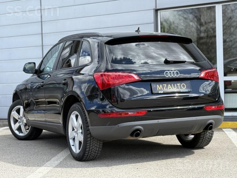 Black Audi Q5 2011 in Tukums, with an engine capacity of 2.00 L and mileage of 188 thousand km for 10500 €, photo 4 on AUTOMOTO.COM.LV
