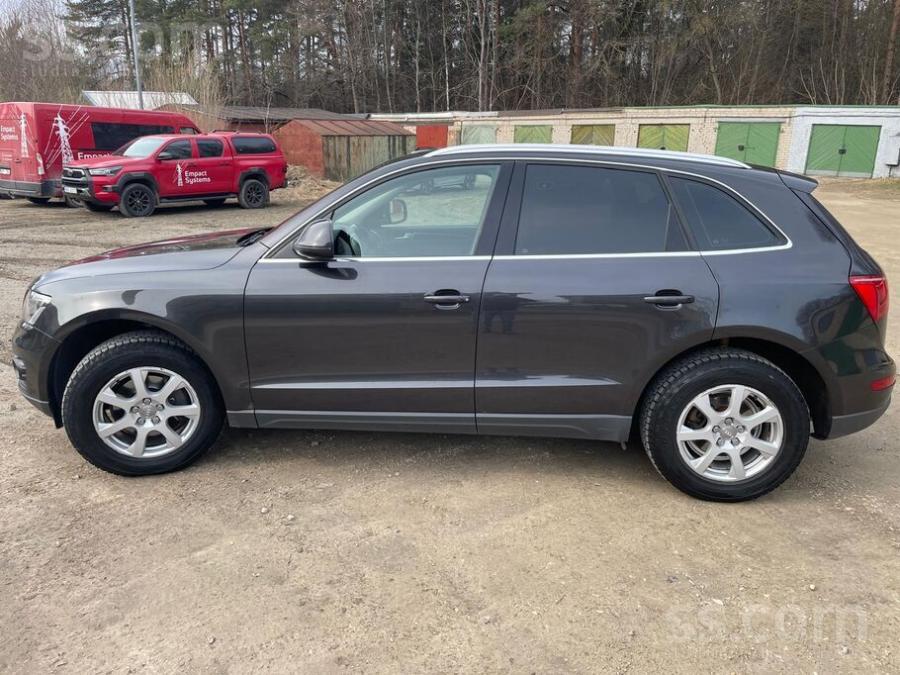 Black Audi Q5 2011 in Riga, with an engine capacity of 2.00 L and mileage of 258 thousand km for 7999 €, photo 4 on AUTOMOTO.COM.LV