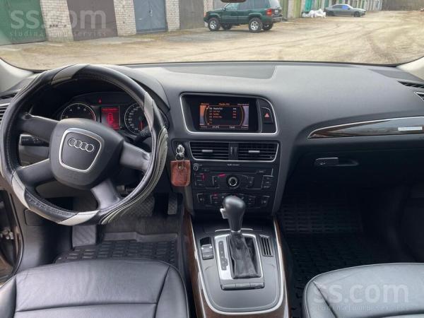 Black Audi Q5 2011 in Riga, with an engine capacity of 2.00 L and mileage of 258 thousand km for 7999 €, photo 4 on AUTOMOTO.COM.LV
