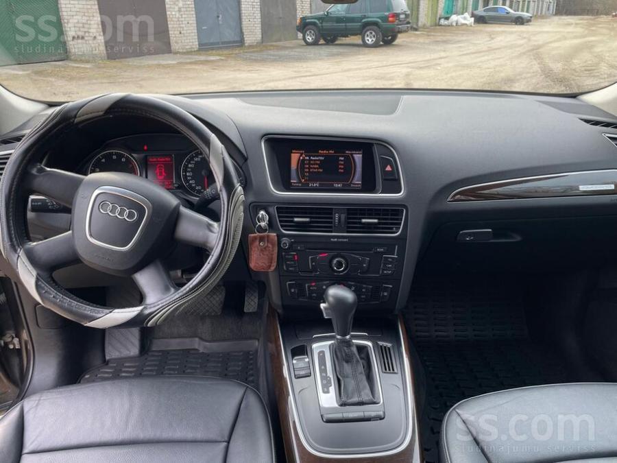 Black Audi Q5 2011 in Riga, with an engine capacity of 2.00 L and mileage of 258 thousand km for 7999 €, photo 5 on AUTOMOTO.COM.LV