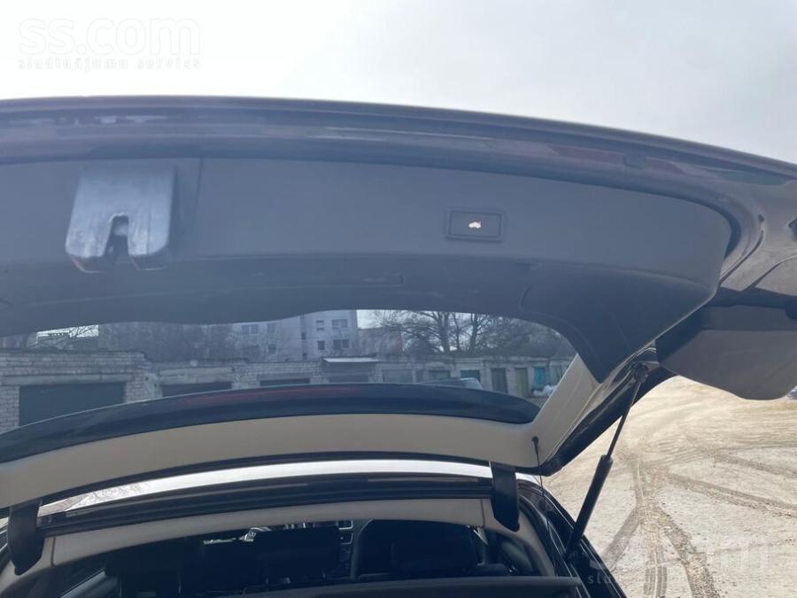 Black Audi Q5 2011 in Riga, with an engine capacity of 2.00 L and mileage of 258 thousand km for 7999 €, photo 6 on AUTOMOTO.COM.LV