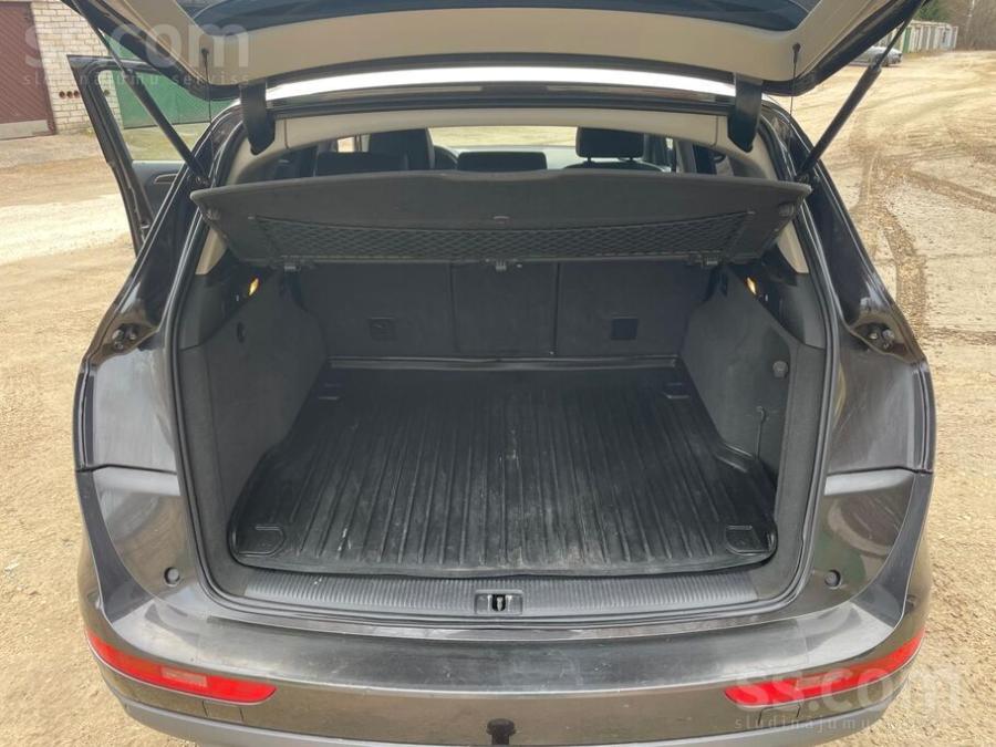Black Audi Q5 2011 in Riga, with an engine capacity of 2.00 L and mileage of 258 thousand km for 7999 €, photo 7 on AUTOMOTO.COM.LV