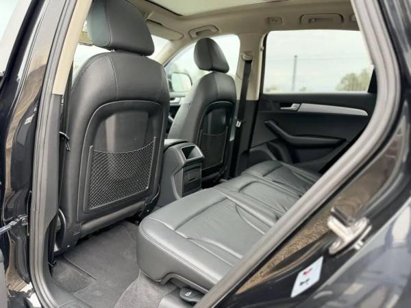 Melns Audi Q5 2011 Rīga, ar dzinēja tilpumu 2.00 L un nobraukumu 201 tūkst. km par 10995 €, foto 9 vietnē AUTOMOTO.COM.LV