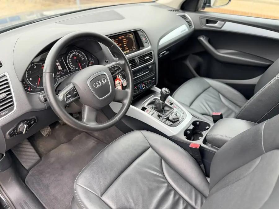 Melns Audi Q5 2011 Rīga, ar dzinēja tilpumu 2.00 L un nobraukumu 201 tūkst. km par 10995 €, foto 12 vietnē AUTOMOTO.COM.LV
