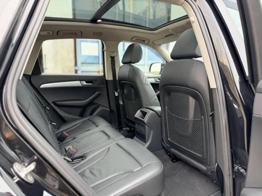 Melns Audi Q5 2011 Rīga, ar dzinēja tilpumu 2.00 L un nobraukumu 201 tūkst. km par 10995 €, foto 23 vietnē AUTOMOTO.COM.LV