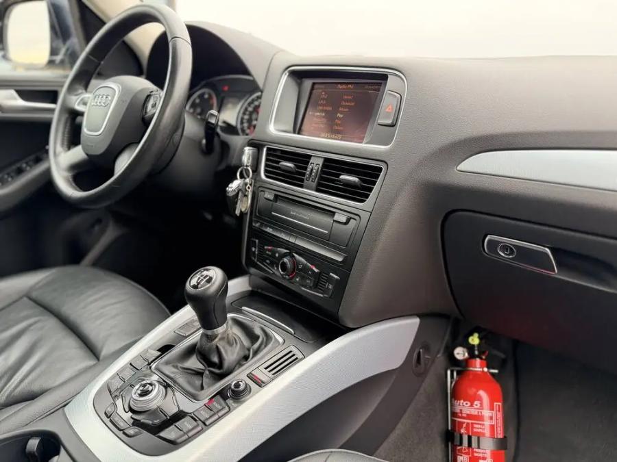 Melns Audi Q5 2011 Rīga, ar dzinēja tilpumu 2.00 L un nobraukumu 201 tūkst. km par 10995 €, foto 26 vietnē AUTOMOTO.COM.LV