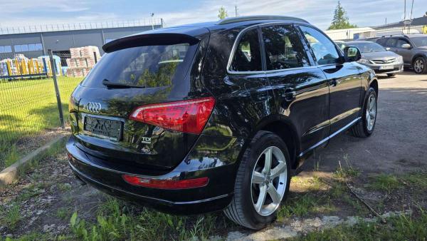 Melns Audi Q5 2011 Šauļi, ar dzinēja tilpumu 1.97 L un nobraukumu 297 tūkst. km par 9750 €, foto 5 vietnē AUTOMOTO.COM.LV