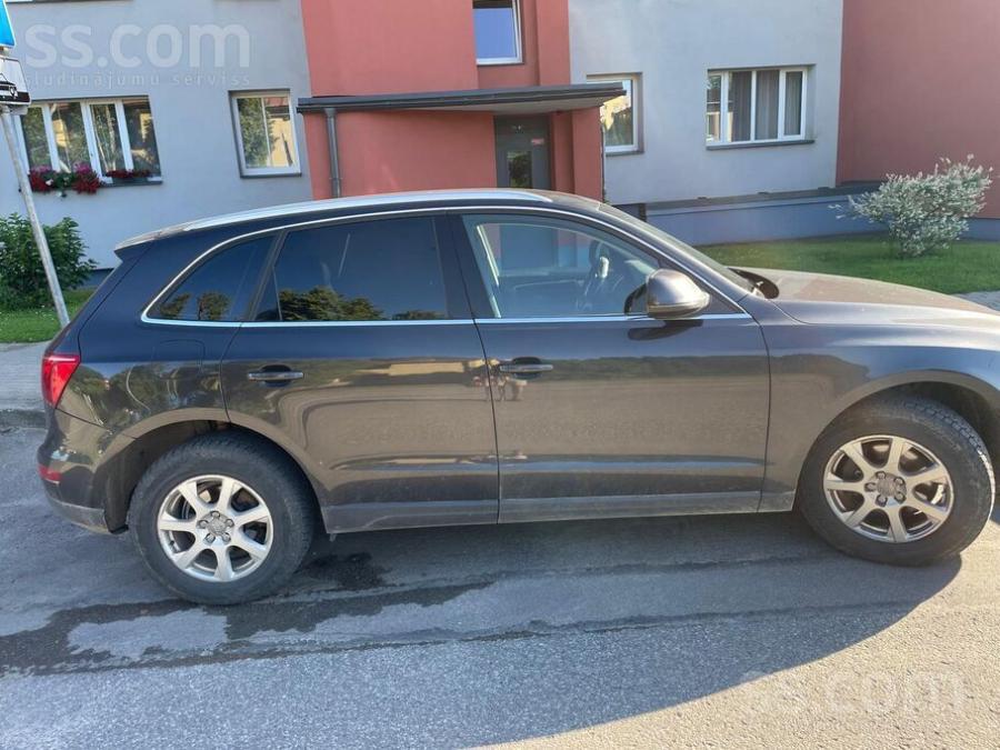 Black Audi Q5 2011 in Riga, with an engine capacity of 2.00 L and mileage of 259 thousand km for 9550 €, photo 1 on AUTOMOTO.COM.LV