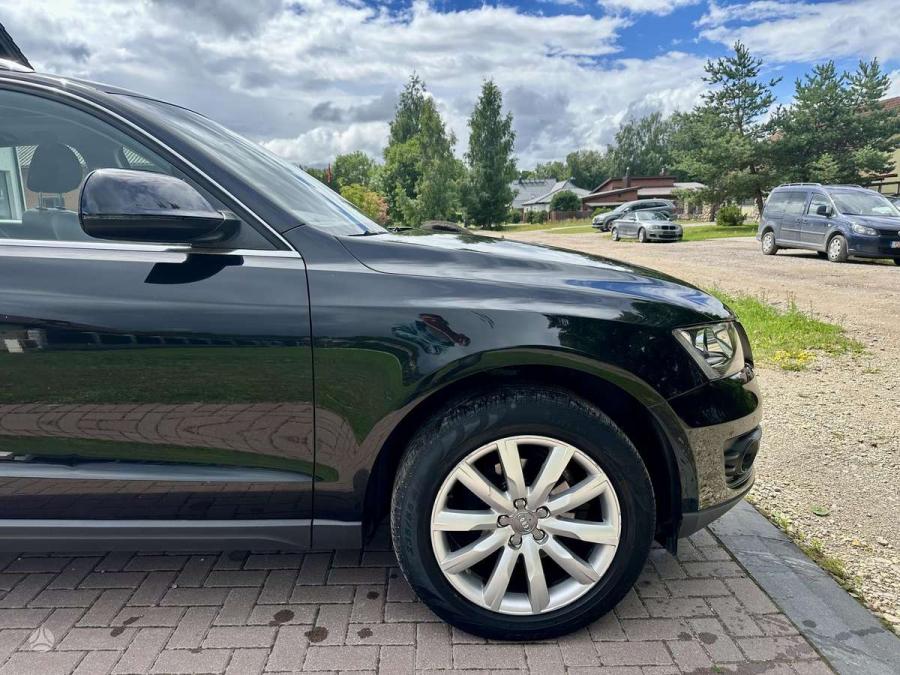 Black Audi Q5 2011 in Siauliai, with an engine capacity of 1.97 L and mileage of 220 thousand km for 8999 €, photo 8 on AUTOMOTO.COM.LV