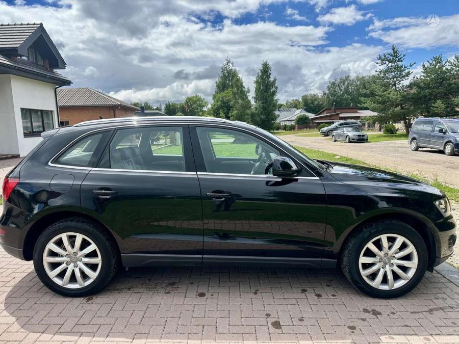 Black Audi Q5 2011 in Siauliai, with an engine capacity of 1.97 L and mileage of 220 thousand km for 8999 €, photo 9 on AUTOMOTO.COM.LV