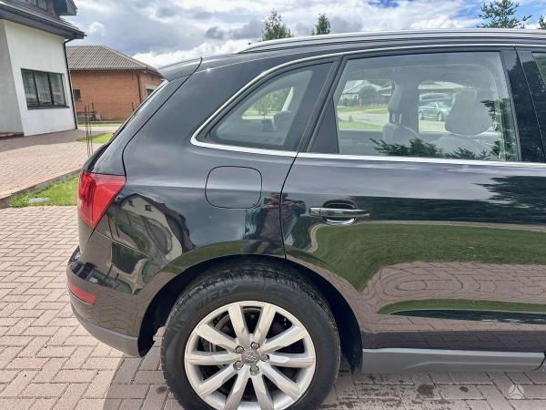 Melns Audi Q5 2011 Šauļi, ar dzinēja tilpumu 1.97 L un nobraukumu 220 tūkst. km par 8999 €, foto 10 vietnē AUTOMOTO.COM.LV