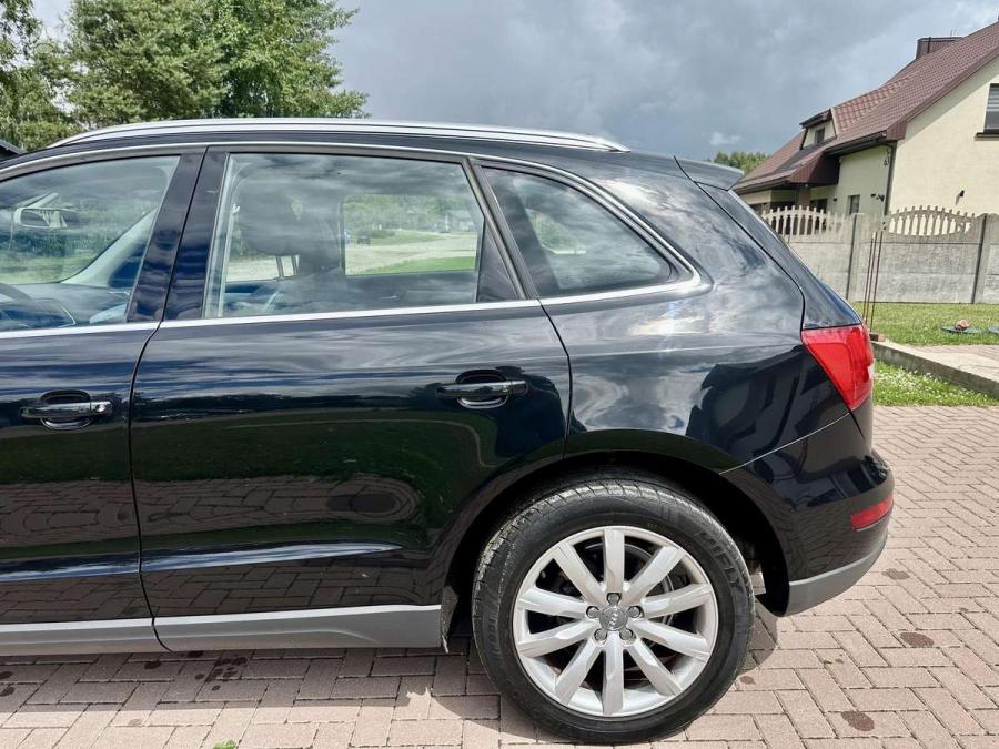 Black Audi Q5 2011 in Siauliai, with an engine capacity of 1.97 L and mileage of 220 thousand km for 8999 €, photo 12 on AUTOMOTO.COM.LV