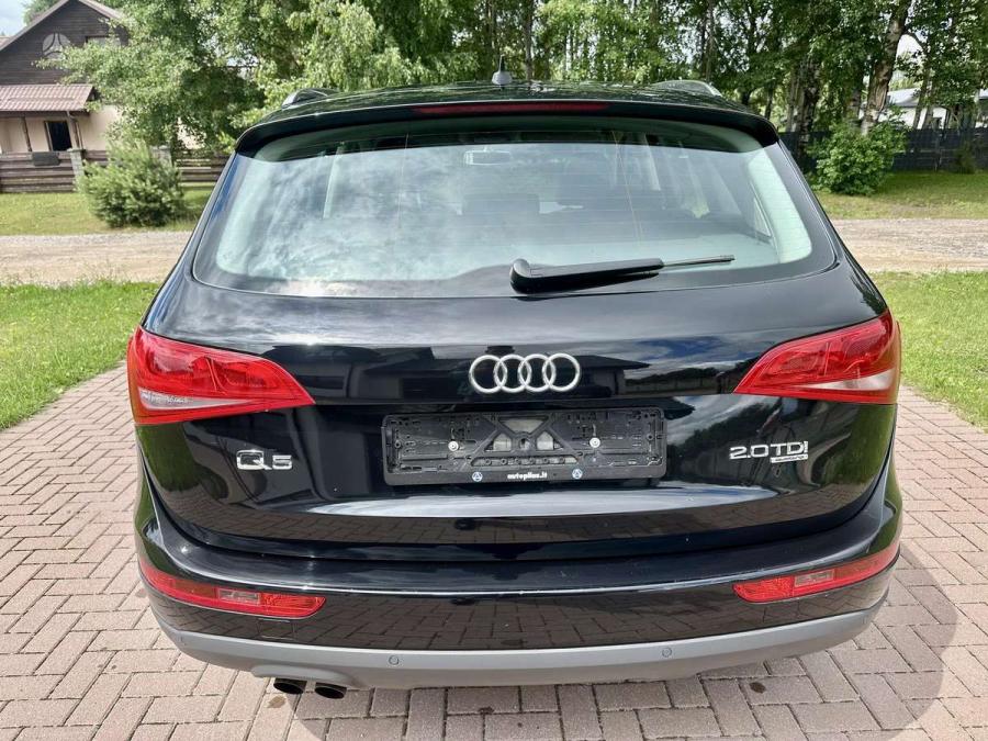 Black Audi Q5 2011 in Siauliai, with an engine capacity of 1.97 L and mileage of 220 thousand km for 8999 €, photo 15 on AUTOMOTO.COM.LV