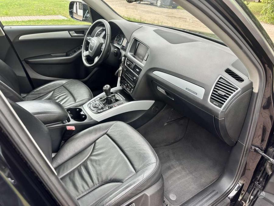 Black Audi Q5 2011 in Siauliai, with an engine capacity of 1.97 L and mileage of 220 thousand km for 8999 €, photo 29 on AUTOMOTO.COM.LV