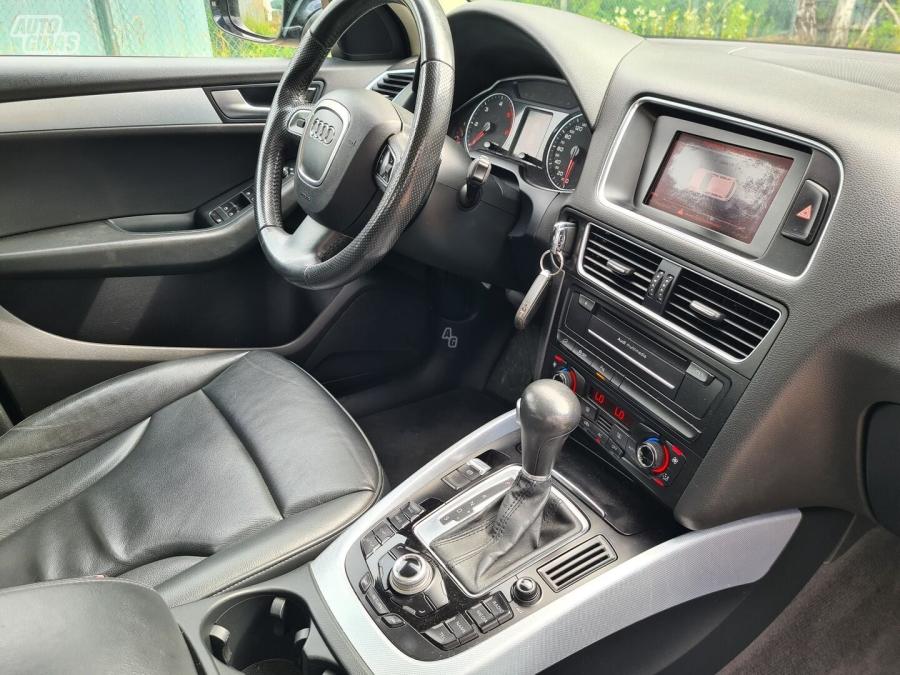 Black Audi Q5 2011 in Utena, with an engine capacity of 2.00 L and mileage of 231 thousand km for 9990 €, photo 10 on AUTOMOTO.COM.LV