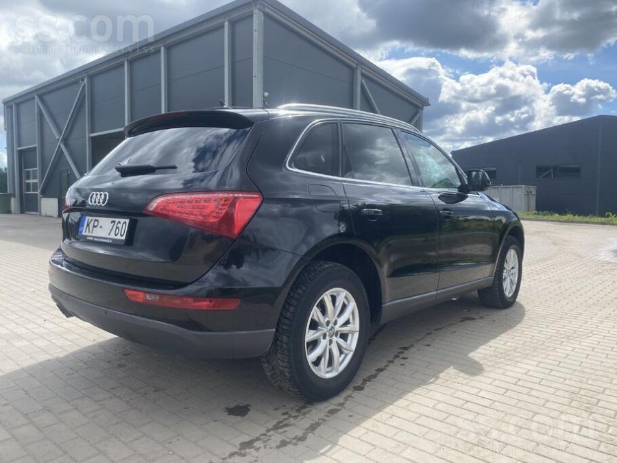 Black Audi Q5 2011 in Saldus, with an engine capacity of 2.00 L and mileage of 0 thousand km for 9200 €, photo 4 on AUTOMOTO.COM.LV