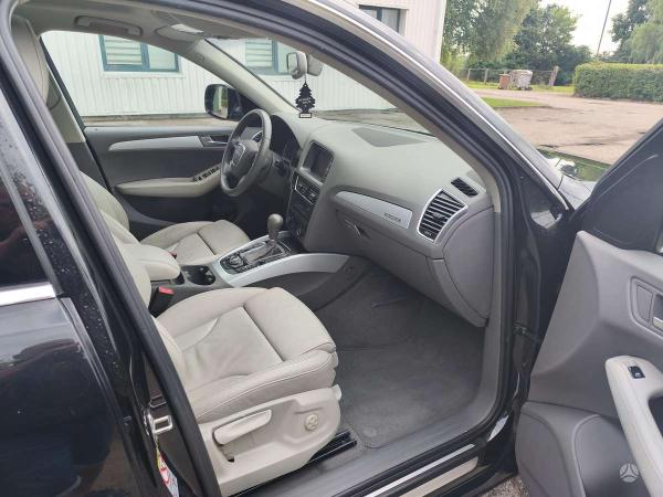 Black Audi Q5 2011 in Kelme, with an engine capacity of 2.97 L and mileage of 380 thousand km for 7900 €, photo 6 on AUTOMOTO.COM.LV