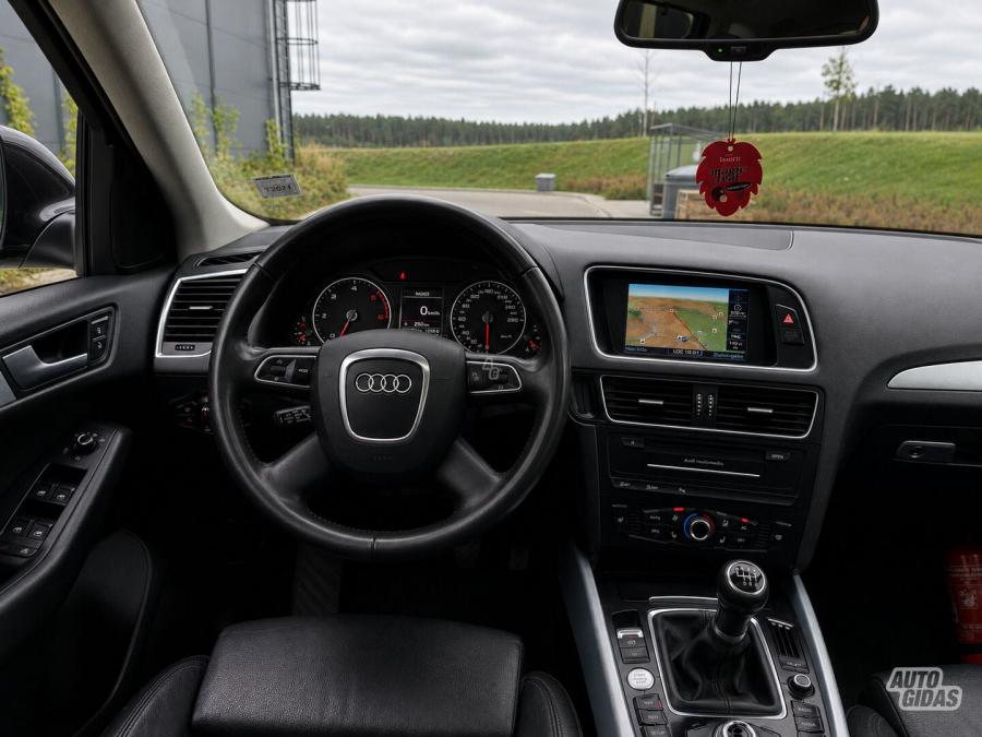 Black Audi Q5 2011 in Vilnius, with an engine capacity of 2.00 L and mileage of 252 thousand km for 9750 €, photo 14 on AUTOMOTO.COM.LV