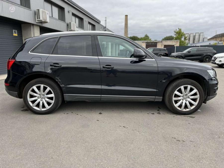 Black Audi Q5 2011 in Siauliai, with an engine capacity of 1.97 L and mileage of 233 thousand km for 8500 €, photo 8 on AUTOMOTO.COM.LV
