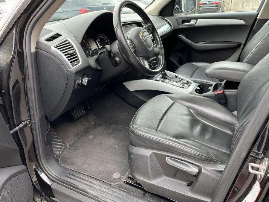 Black Audi Q5 2011 in Siauliai, with an engine capacity of 1.97 L and mileage of 233 thousand km for 8500 €, photo 10 on AUTOMOTO.COM.LV