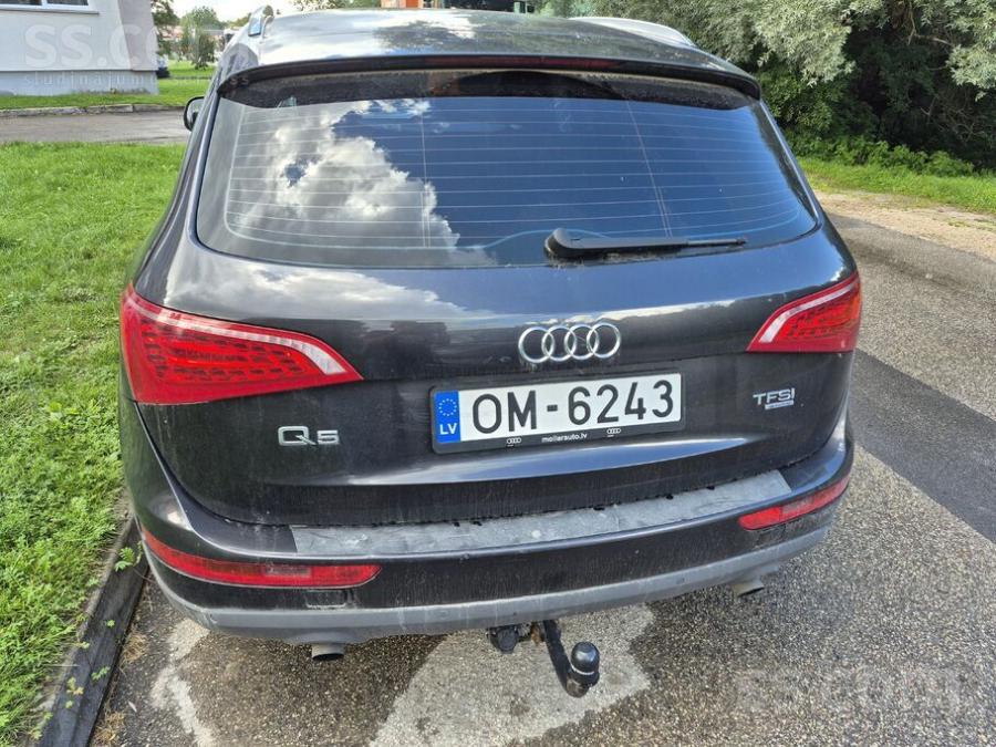 Black Audi Q5 2011 in Riga, with an engine capacity of 2.00 L and mileage of 259 thousand km for 6250 €, photo 3 on AUTOMOTO.COM.LV