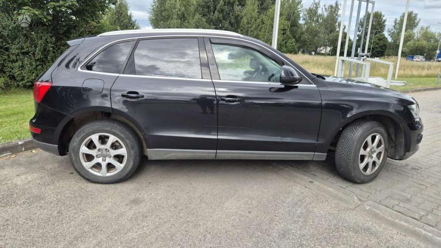 Black Audi Q5 2011 in Taurage, with an engine capacity of 1.97 L and mileage of 345 thousand km for 6300 €, photo 12 on AUTOMOTO.COM.LV