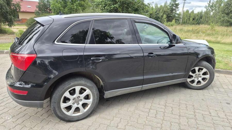 Black Audi Q5 2011 in Taurage, with an engine capacity of 1.97 L and mileage of 345 thousand km for 6300 €, photo 13 on AUTOMOTO.COM.LV