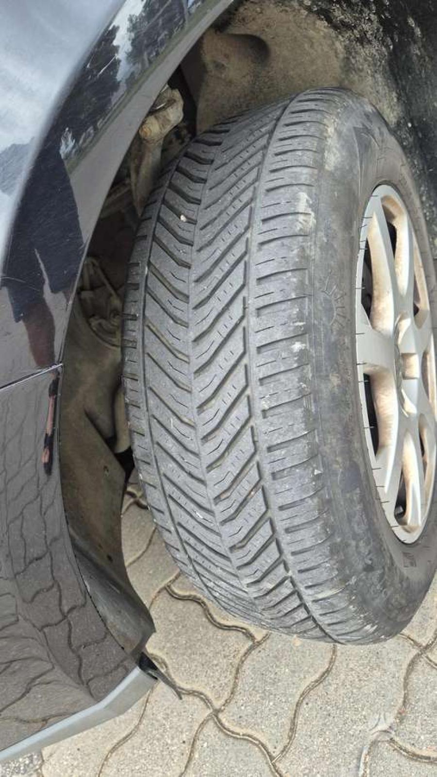 Black Audi Q5 2011 in Taurage, with an engine capacity of 1.97 L and mileage of 345 thousand km for 6300 €, photo 31 on AUTOMOTO.COM.LV