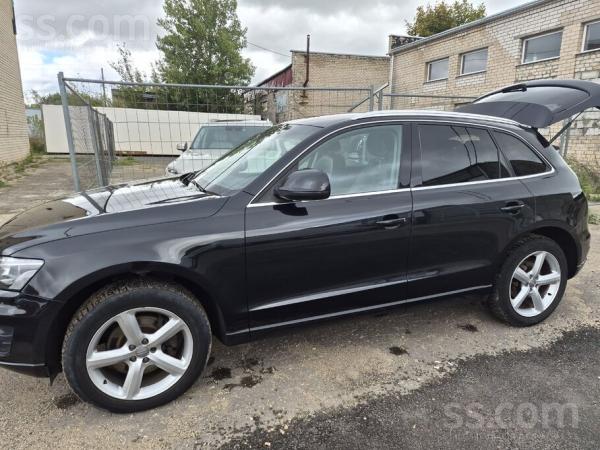 Black Audi Q5 2011 in Daugavpils, with an engine capacity of 3.00 L and mileage of 303 thousand km for 11000 €, photo 1 on AUTOMOTO.COM.LV