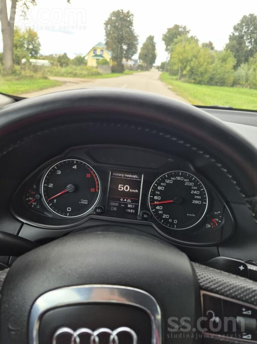 Black Audi Q5 2011 in Daugavpils, with an engine capacity of 3.00 L and mileage of 303 thousand km for 11000 €, photo 5 on AUTOMOTO.COM.LV