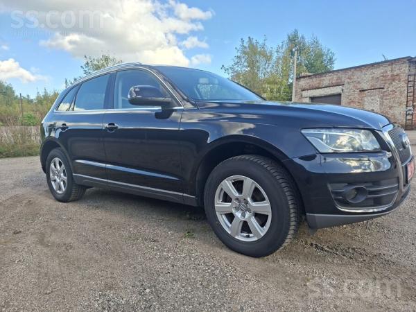 Melns Audi Q5 2011 Daugavpils, ar dzinēja tilpumu 2.00 L un nobraukumu 282 tūkst. km par 11000 €, foto 3 vietnē AUTOMOTO.COM.LV