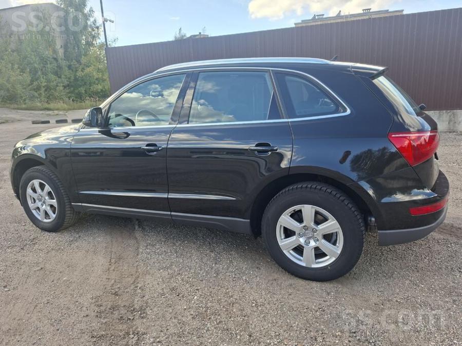 Melns Audi Q5 2011 Daugavpils, ar dzinēja tilpumu 2.00 L un nobraukumu 282 tūkst. km par 11000 €, foto 5 vietnē AUTOMOTO.COM.LV