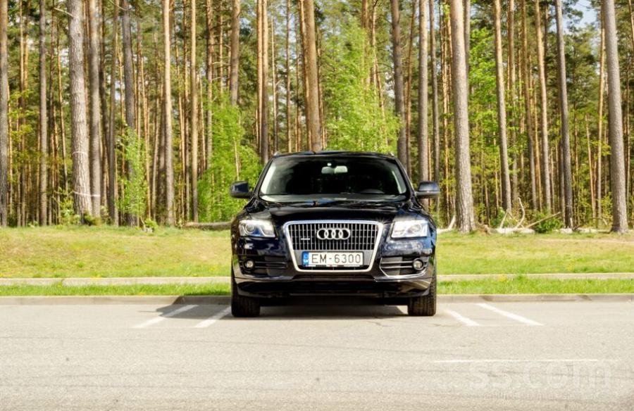 Black Audi Q5 2011 in Riga, with an engine capacity of 2.00 L and mileage of 383 thousand km for 6990 €, photo 4 on AUTOMOTO.COM.LV