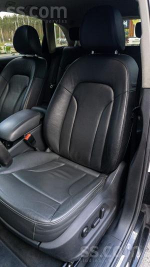 Black Audi Q5 2011 in Riga, with an engine capacity of 2.00 L and mileage of 383 thousand km for 6990 €, photo 26 on AUTOMOTO.COM.LV