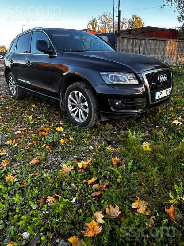 Black Audi Q5 2011 in Riga, with an engine capacity of 3.00 L and mileage of 289 thousand km for 8540 €, photo 3 on AUTOMOTO.COM.LV