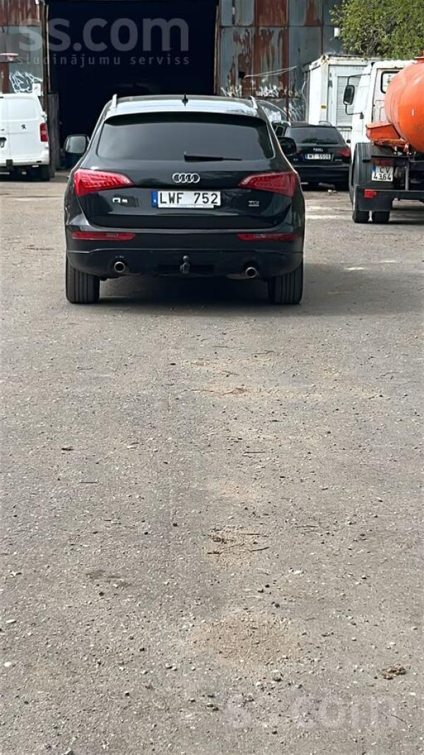 Black Audi Q5 2011 in Riga, with an engine capacity of 3.00 L and mileage of 289 thousand km for 8540 €, photo 6 on AUTOMOTO.COM.LV